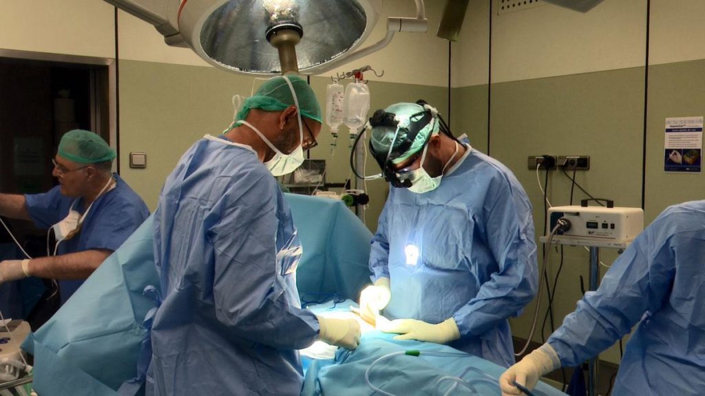 El Dr. Alberto Breda participa en el 1r trasplante renal cruzado de ...